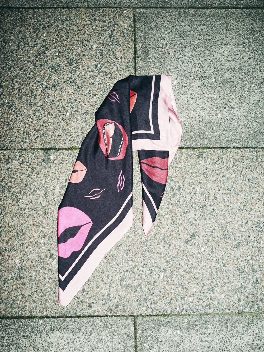 Yofi Studio Silk Scarves – Inattendu