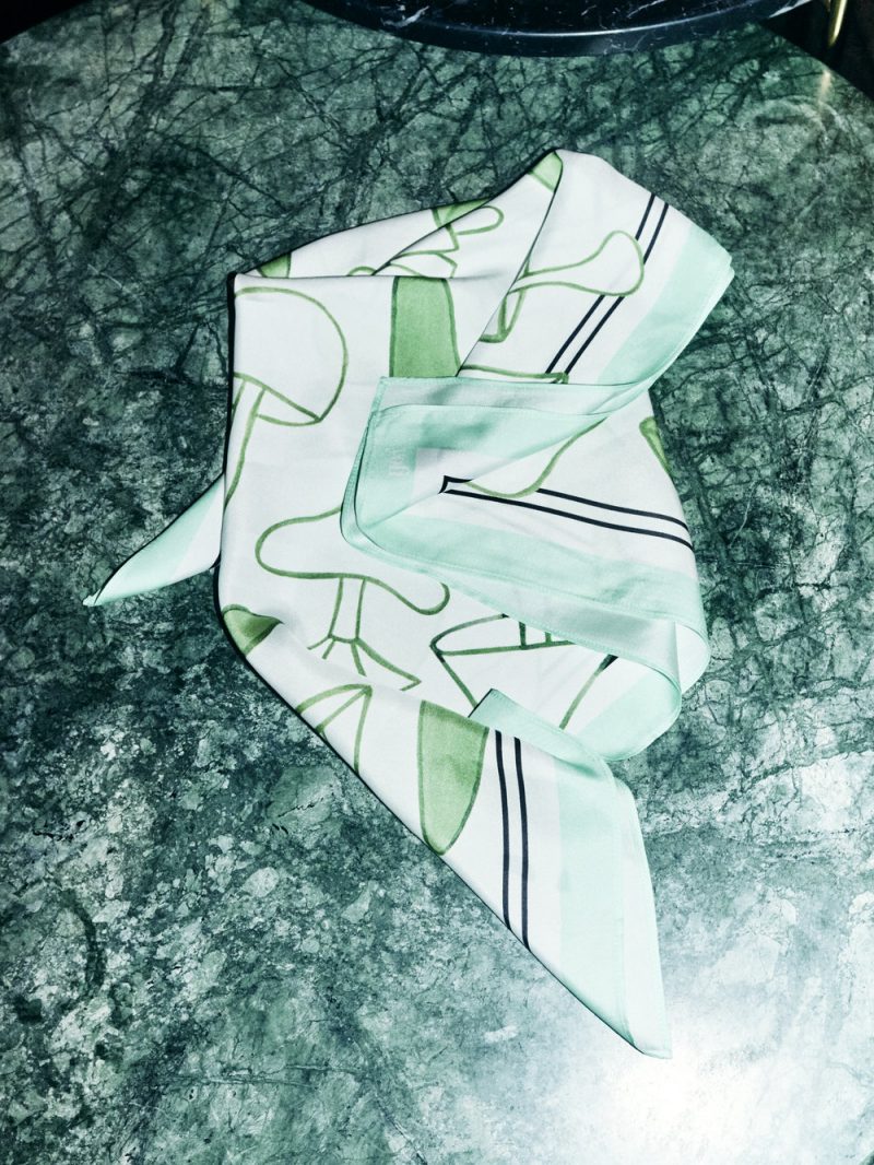 Yofi Studio Silk Scarves – Inattendu